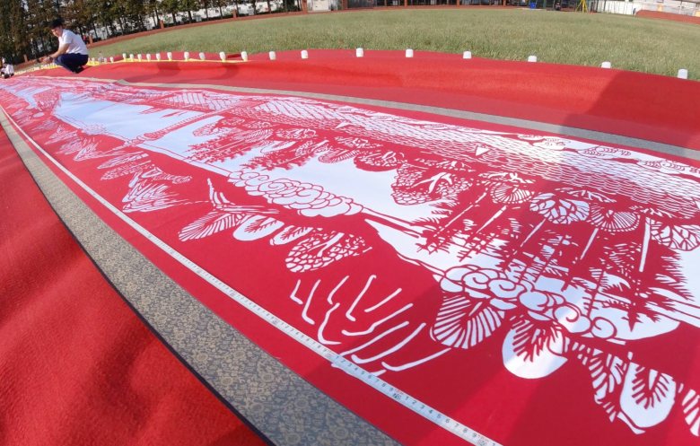 Longest paper cut-out artwork | Guinness World Records