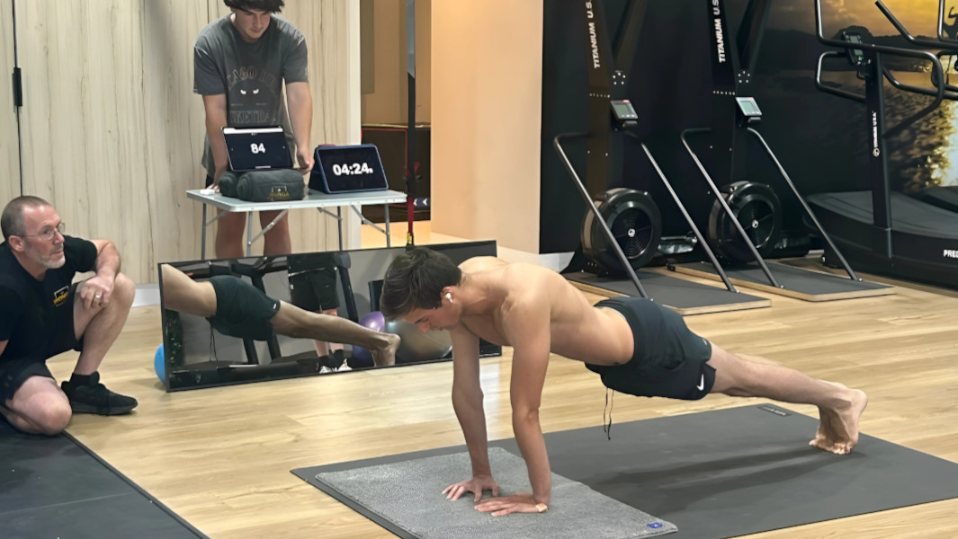 Most consecutive diamond push ups (male) | Guinness World Records
