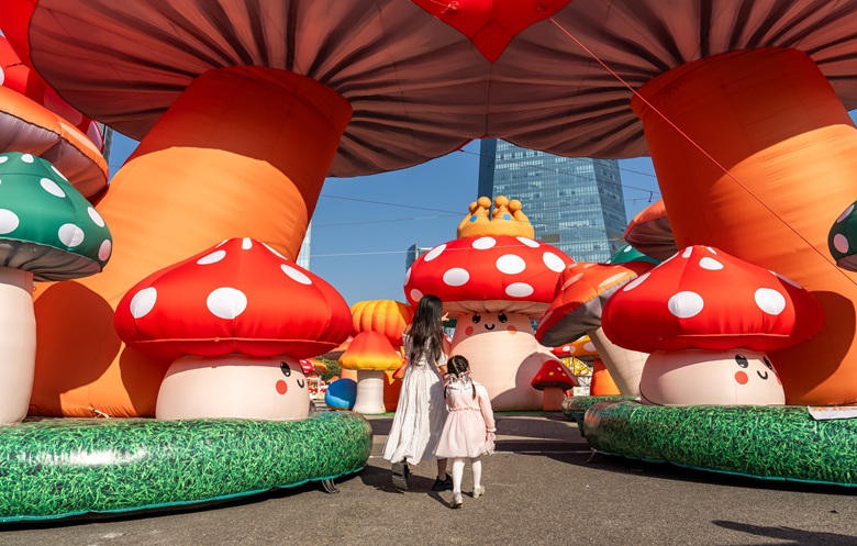 Largest display of inflatable sculptures | Guinness World Records