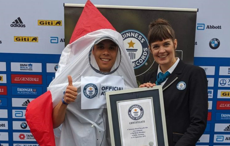 Fastest marathon dressed as a rocket (male) | Guinness World Records