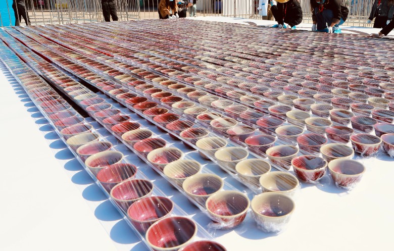 Longest line of bowls | Guinness World Records