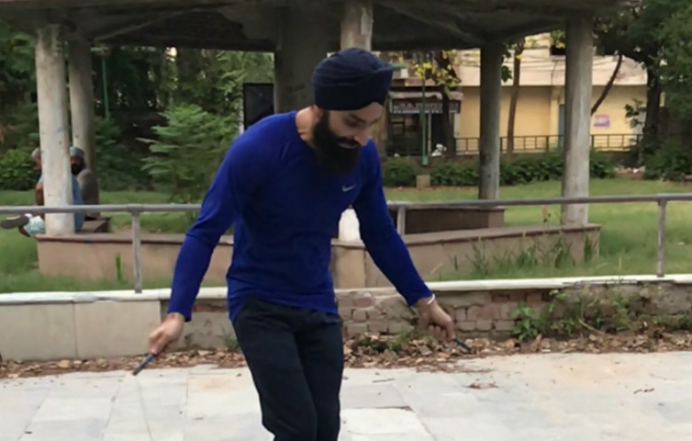 Most reverse double under skips in 30 seconds | Guinness World Records