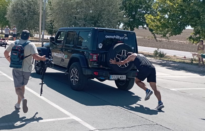 Fastest time to push a car 100 m | Guinness World Records