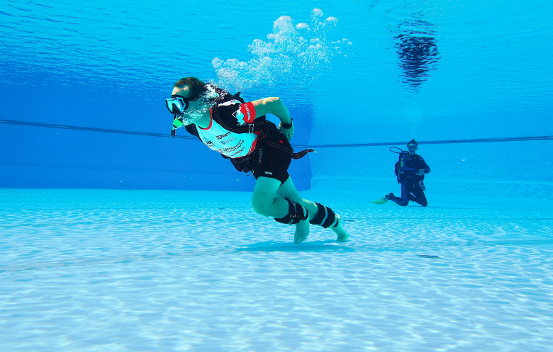 Fastest 100 m walk underwater | Guinness World Records