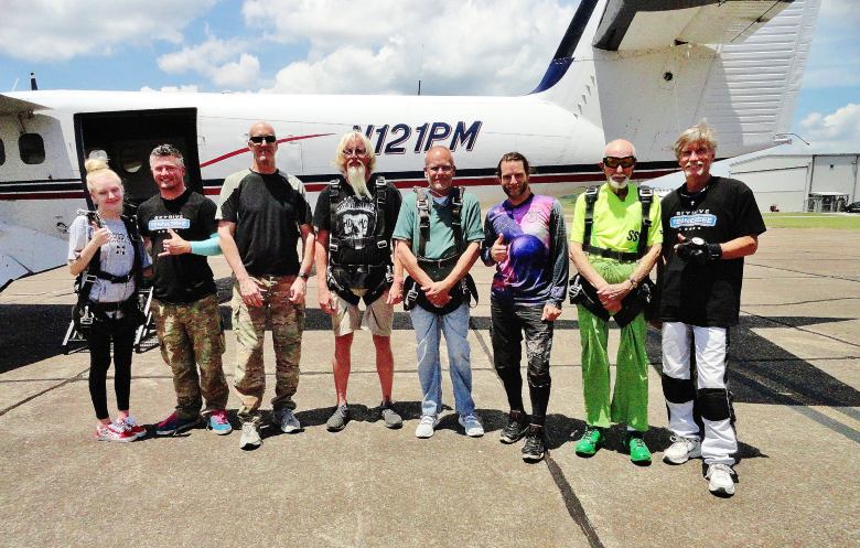 Most generations of one family to skydive simultaneously | Guinness ...