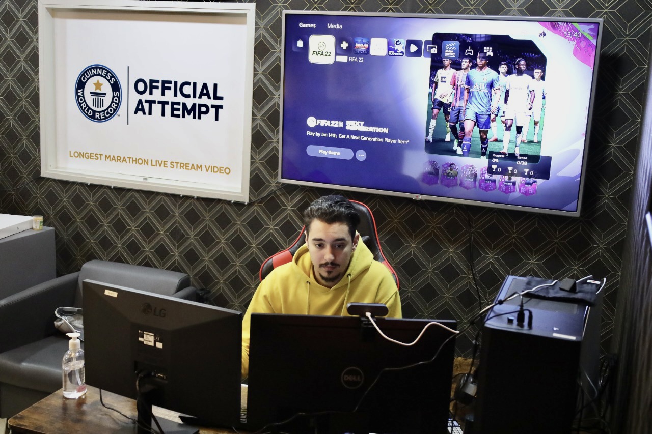 Longest marathon live streaming (video) | Guinness World Records