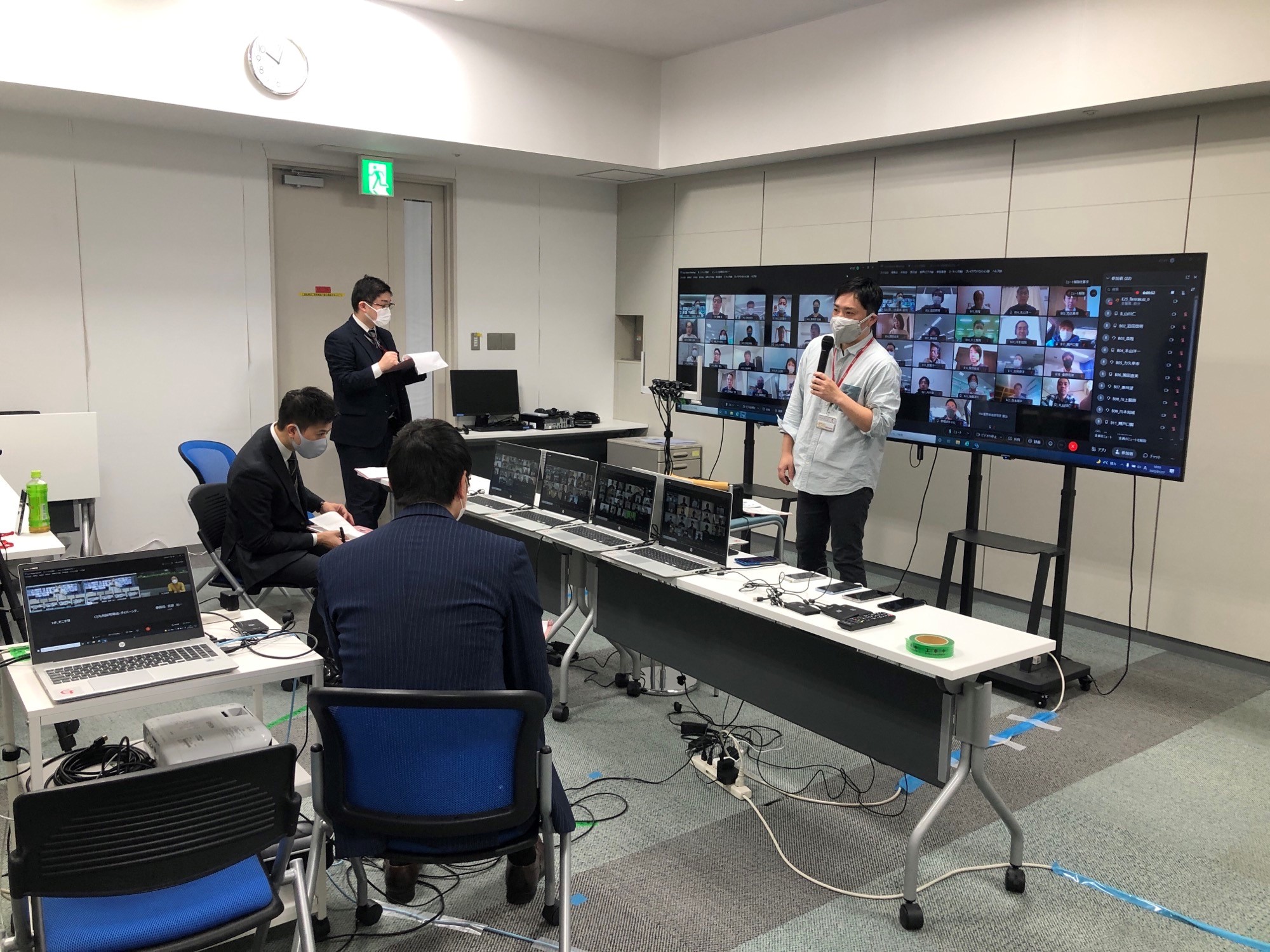 Most people using sign language online simultaneously | Guinness World ...