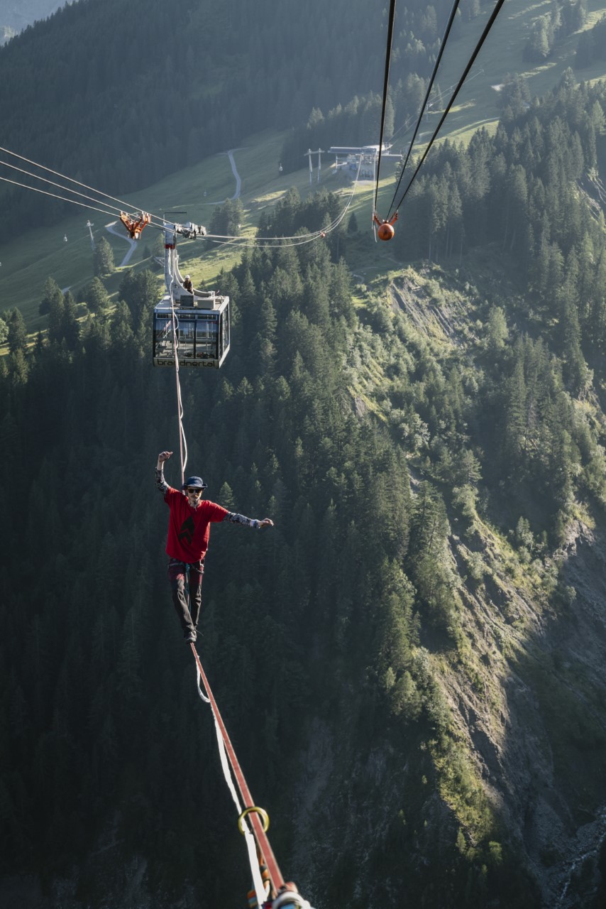 Longest slackline walk between cable-cars (ISA-verified) | Guinness ...