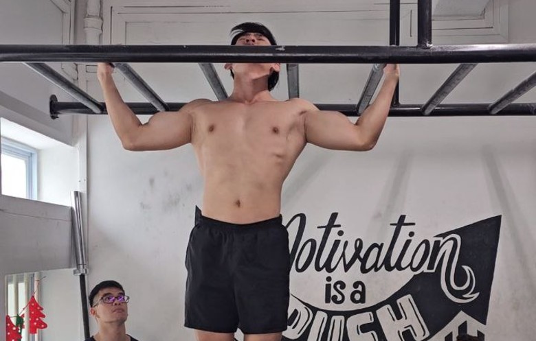 Most neutral grip pull ups in one minute (male) | Guinness World Records