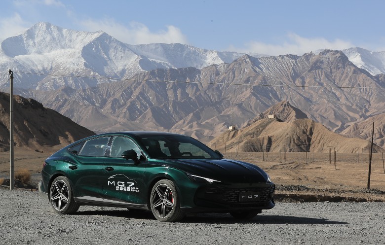 Greatest altitude change by a petrol powered car | Guinness World Records