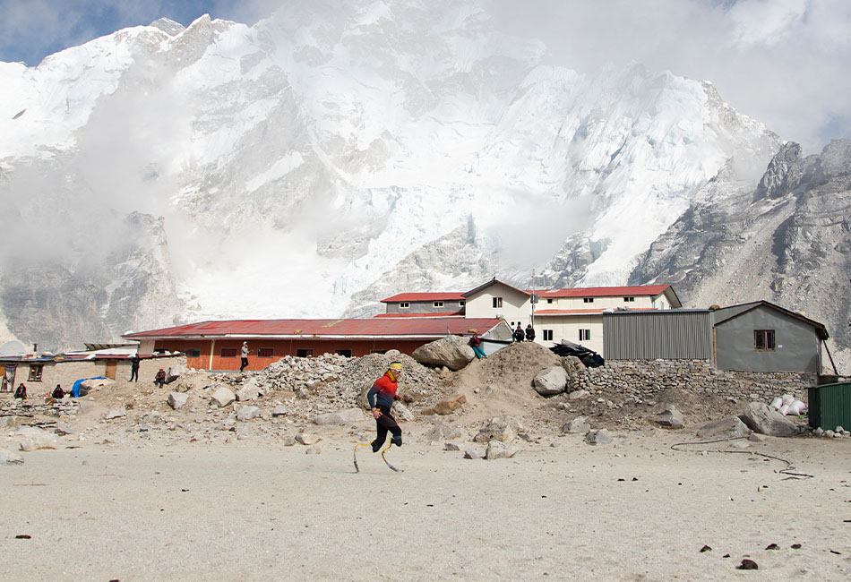 Fastest high altitude mile run (LA4) | Guinness World Records