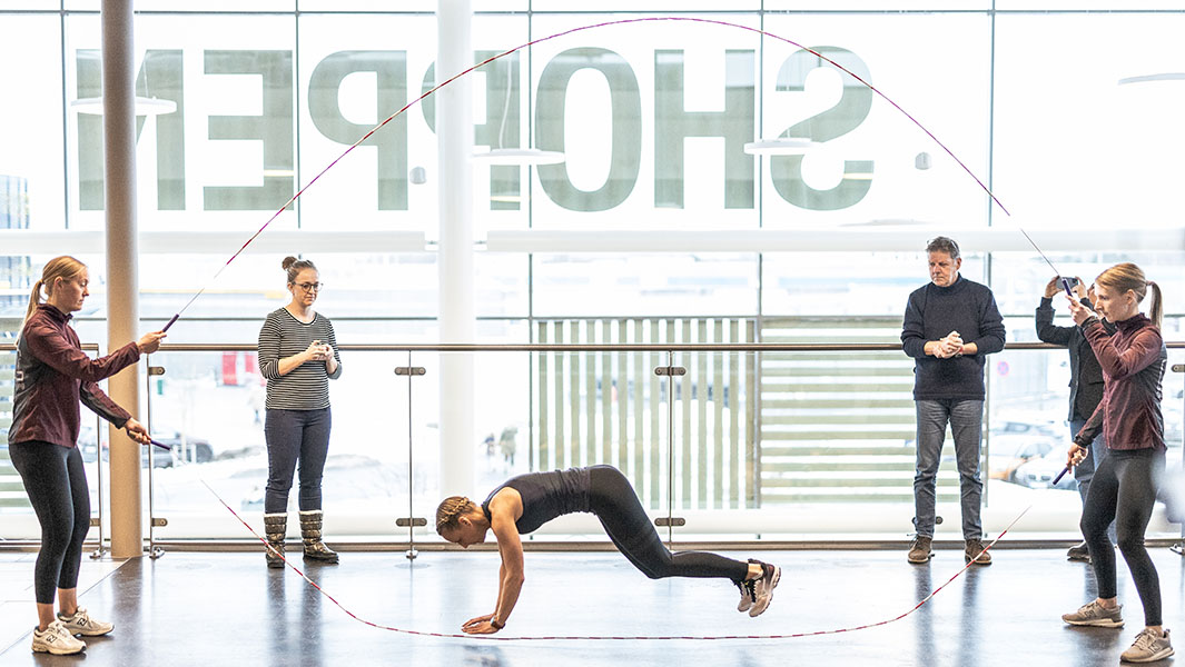 Most double dutch-style skips on all fours in one minute (female ...