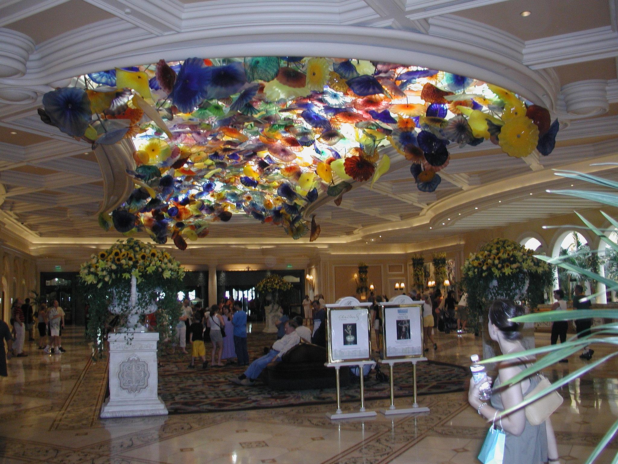 Largest glass sculpture (supported) | Guinness World Records