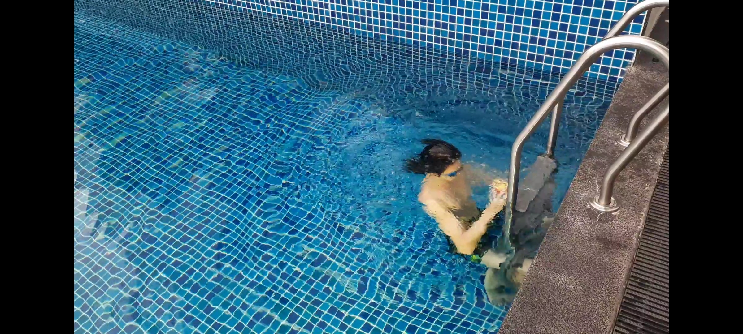 Fastest time to solve a rotating puzzle cube (2x2x2) under water ...