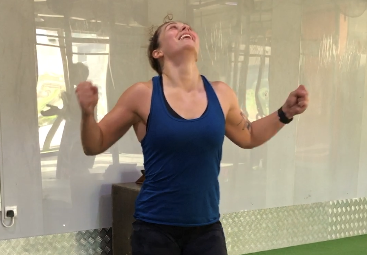 Most squats in one minute carrying a 20 lb pack (female) | Guinness ...