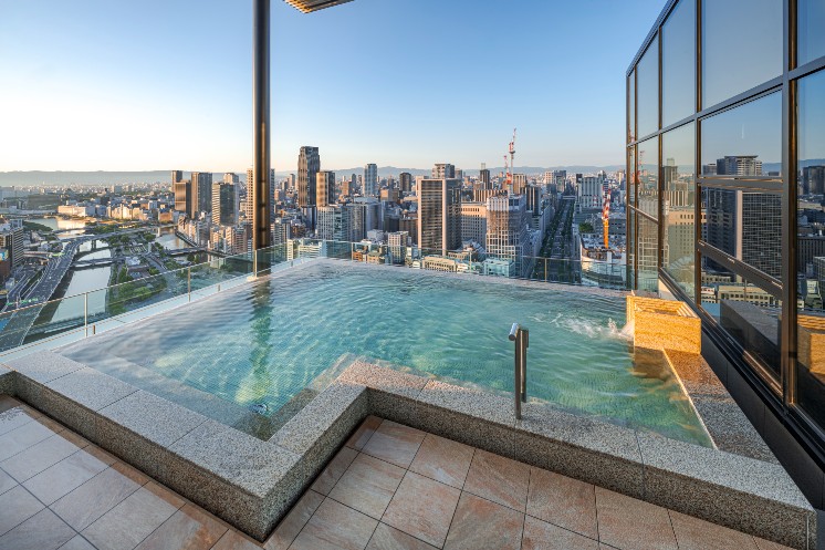 Highest outdoor infinity public bath in a building | Guinness World Records