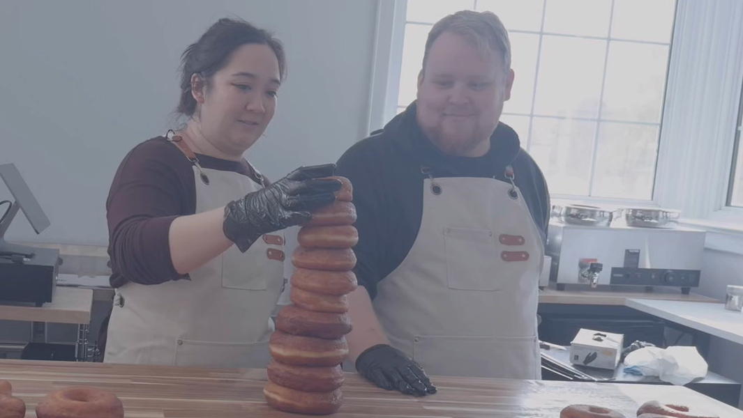 Tallest stack of doughnuts in one minute (team of two) | Guinness World ...