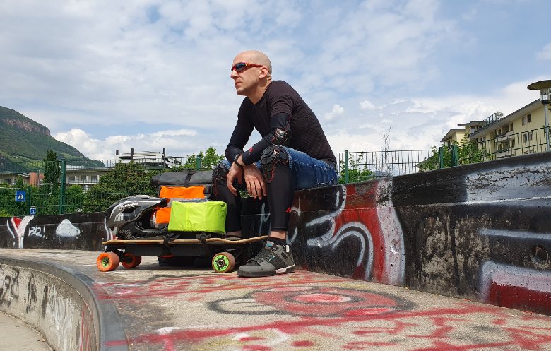 Longest journey by electric skateboard in a single country (individual ...