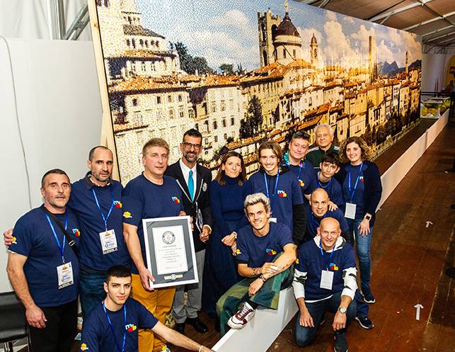 Largest lenticular LEGO® mosaic (image) | Guinness World Records