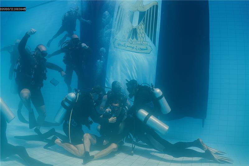 Longest SCUBA dive in a controlled environment (male) (CI1) | Guinness ...