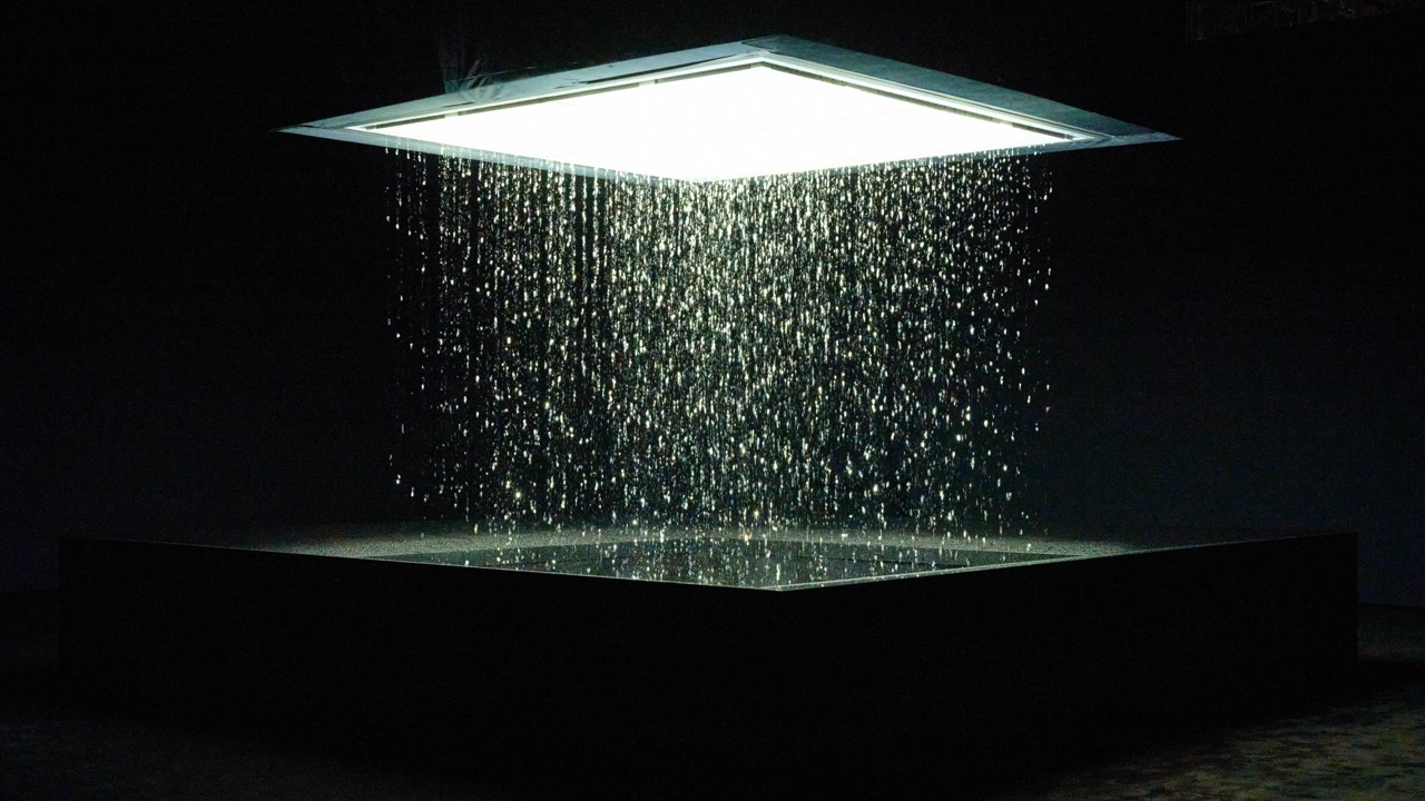 Largest dynamic liquid art installation | Guinness World Records