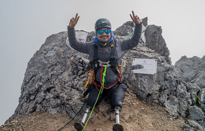 First double above-knee amputee to climb Puncak Jaya (LA3) | Guinness ...