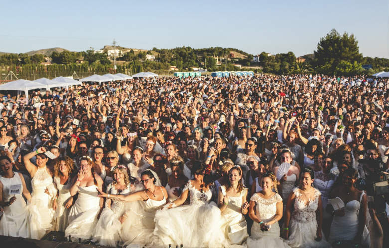 Largest gathering of people dressed as brides | Guinness World Records