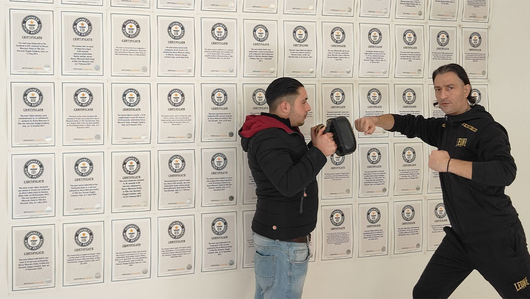 Most full contact punch strikes in one minute (one hand) | Guinness ...