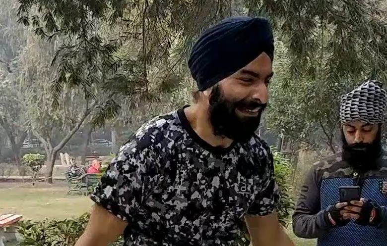 Most reverse double under skips in one minute | Guinness World Records