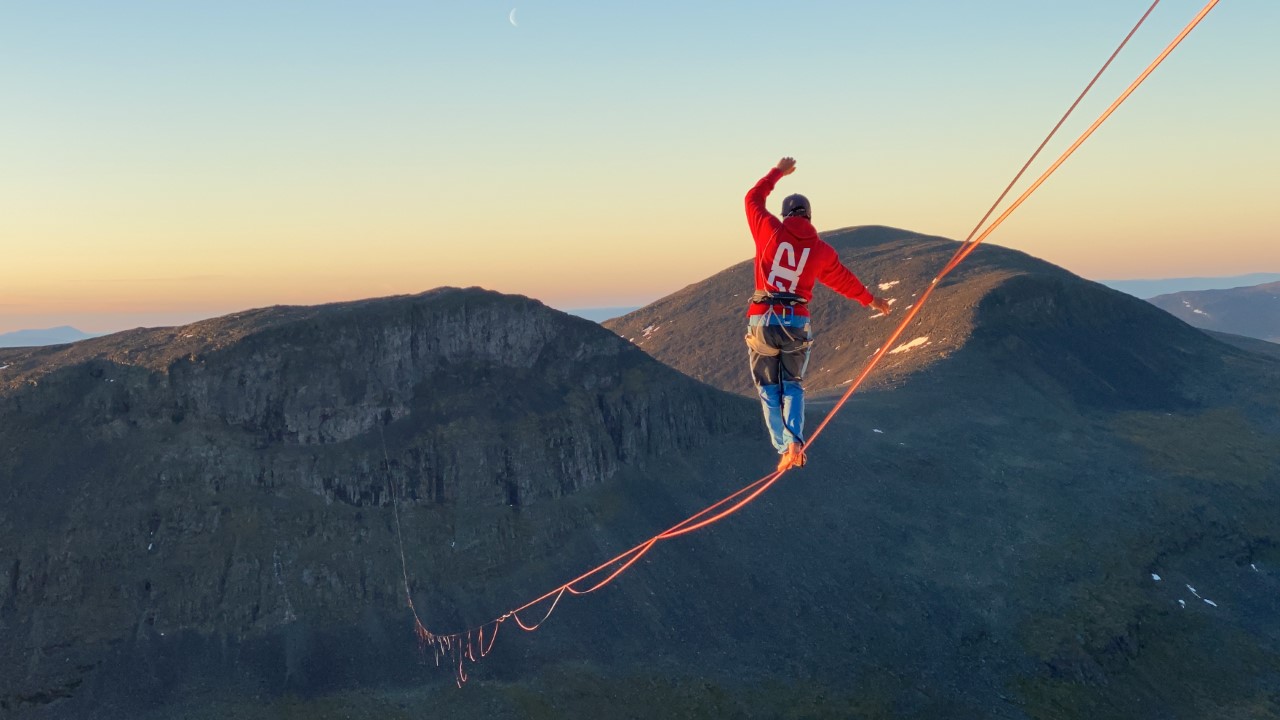 Longest slackline walk | Guinness World Records