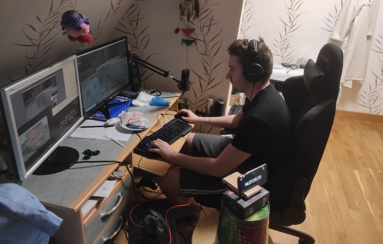 Longest videogame marathon playing Minecraft | Guinness World Records