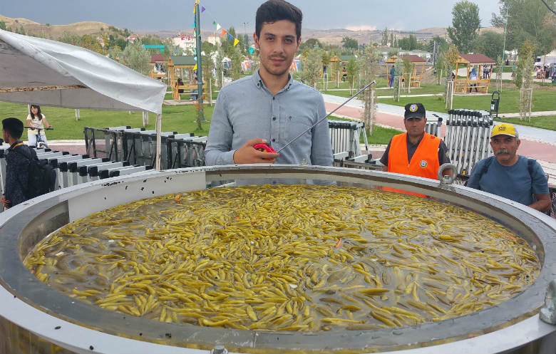 Largest jar of pickles | Guinness World Records