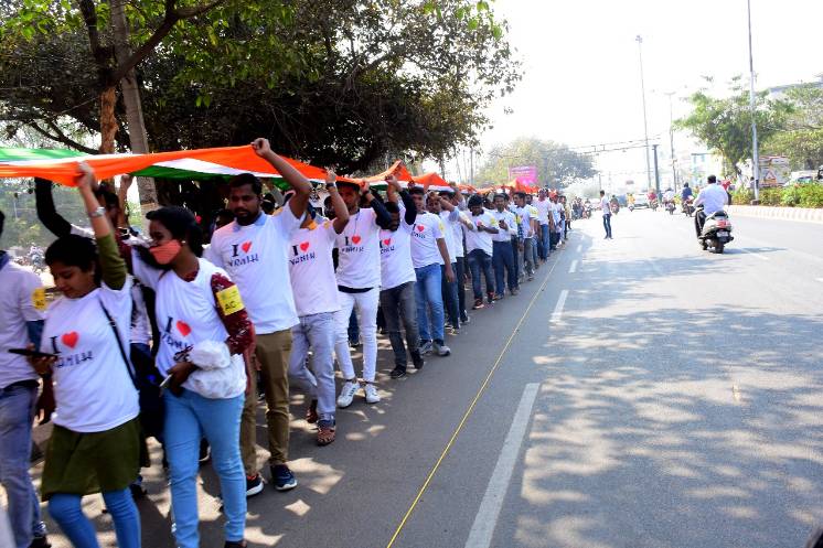 Most people carrying a banner | Guinness World Records