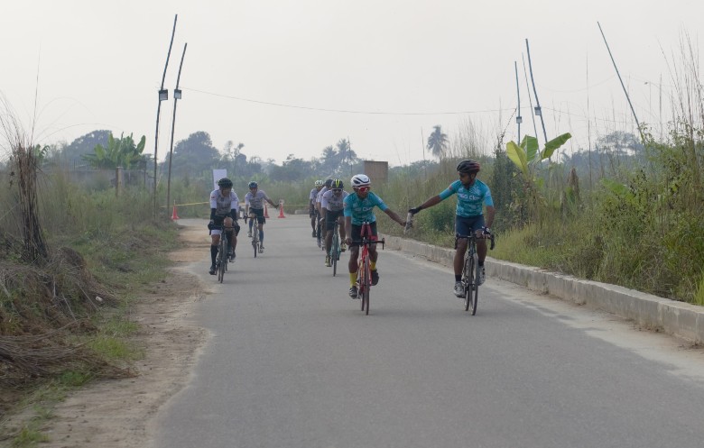 Greatest distance cycled by a relay team in 48 hours | Guinness World ...