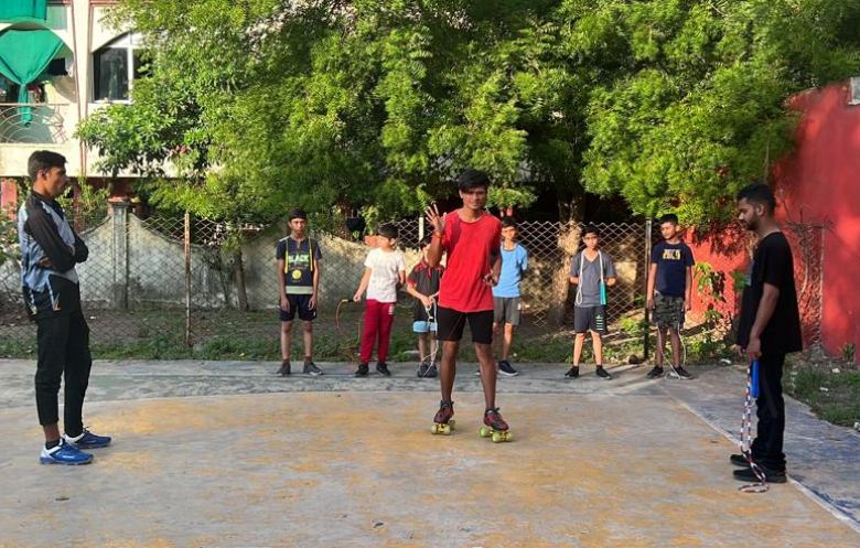 Most skips on roller/inline skates in 30 seconds | Guinness World Records