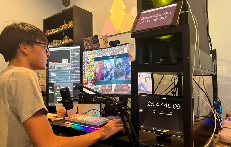 Longest videogame marathon playing League of Legends | Guinness World ...