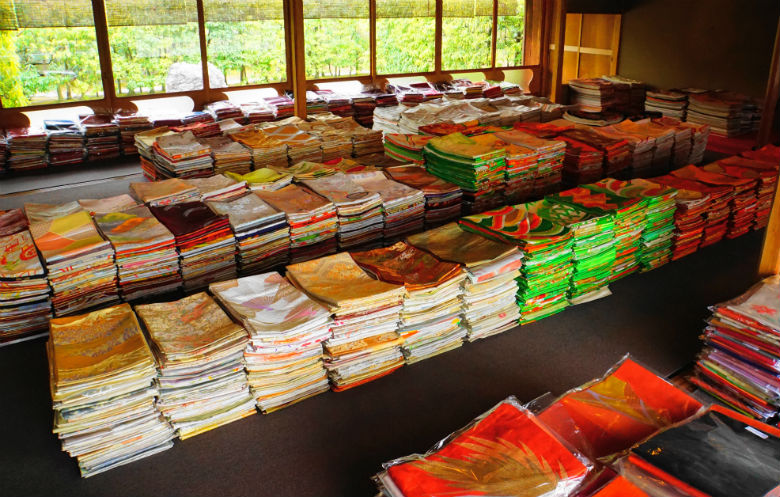 Largest collection of obi (kimono sashes) | Guinness World Records