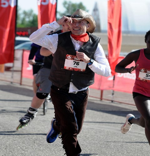 Fastest marathon dressed as a rancher (male) | Guinness World Records