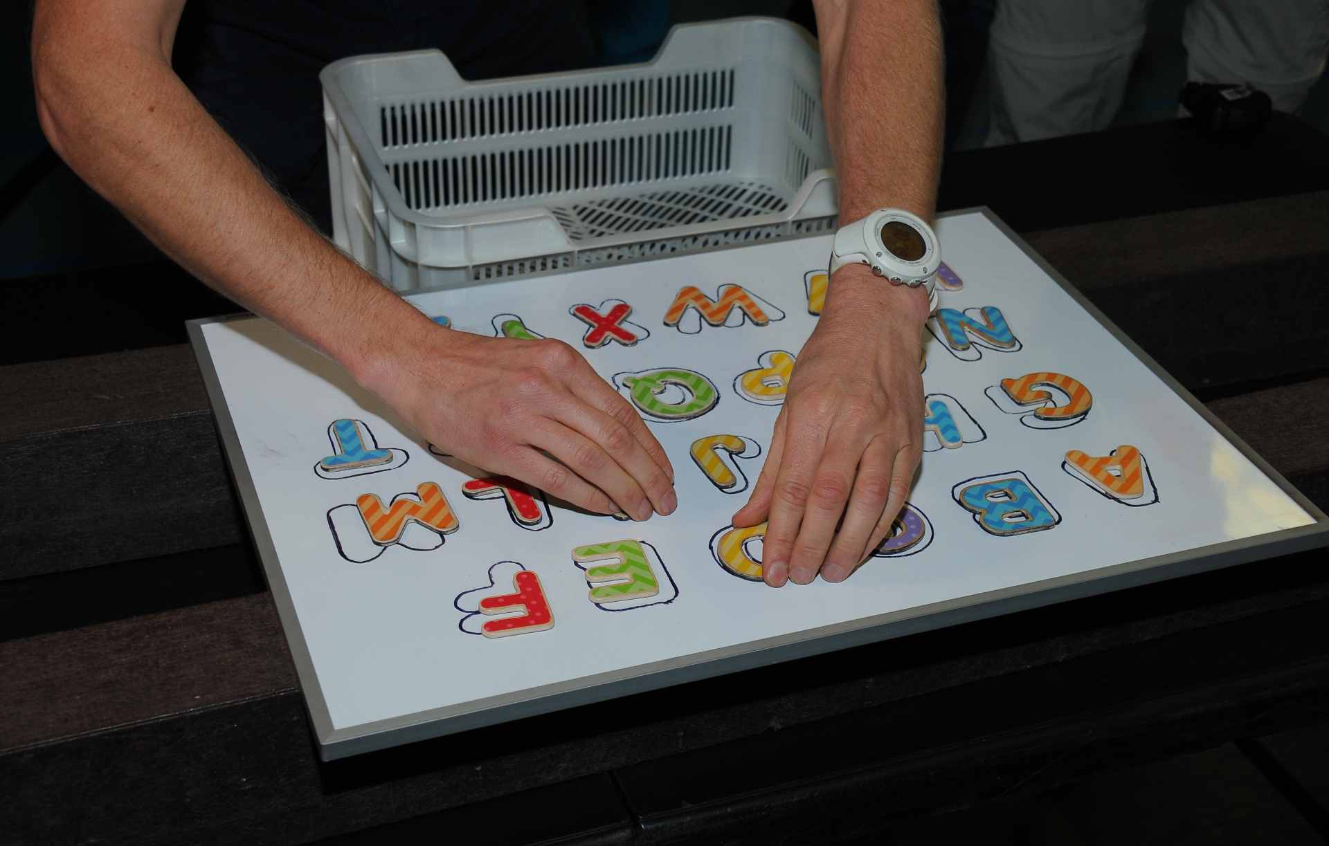 Fastest time to arrange the alphabet | Guinness World Records