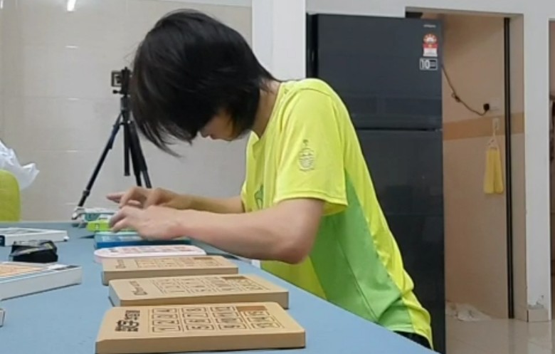 Fastest time to solve 10 Fifteen puzzles | Guinness World Records