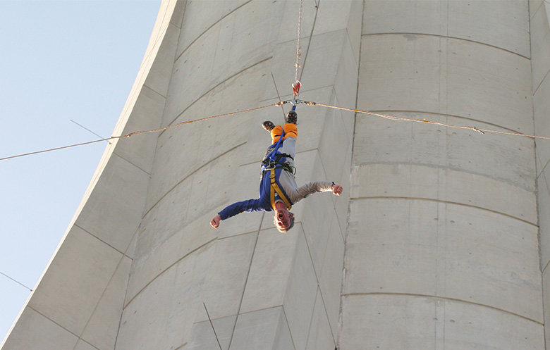 Highest bungee jump from a building | Guinness World Records