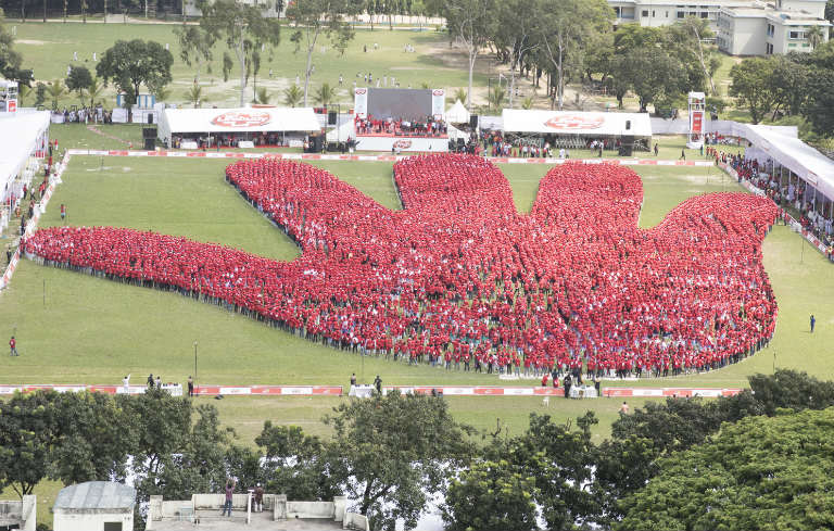 Largest human image of a hand | Guinness World Records