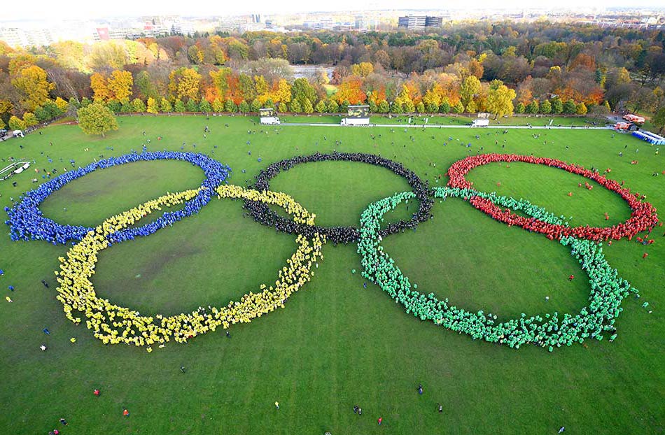 Largest human image of the Olympic rings | Guinness World Records