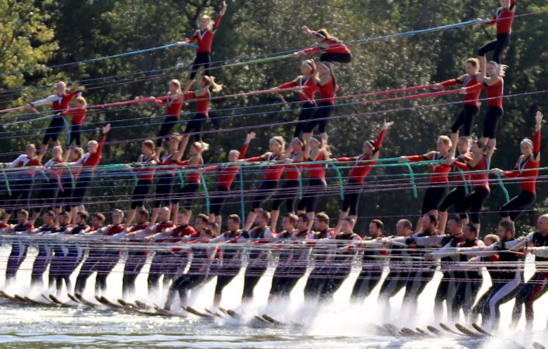Largest human water skiing pyramid formation | Guinness World Records