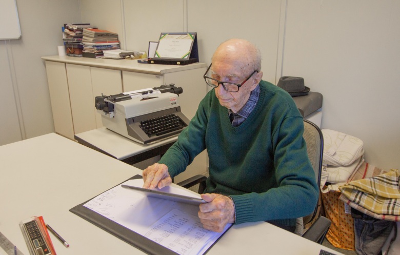 Longest career in the same company (male) | Guinness World Records