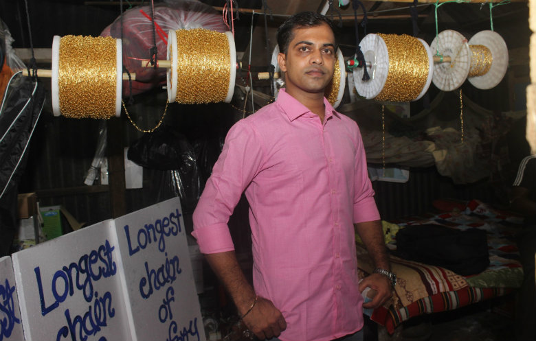 Longest chain of safety pins | Guinness World Records