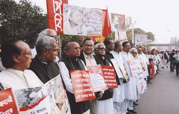 Longest human chain (length) | Guinness World Records