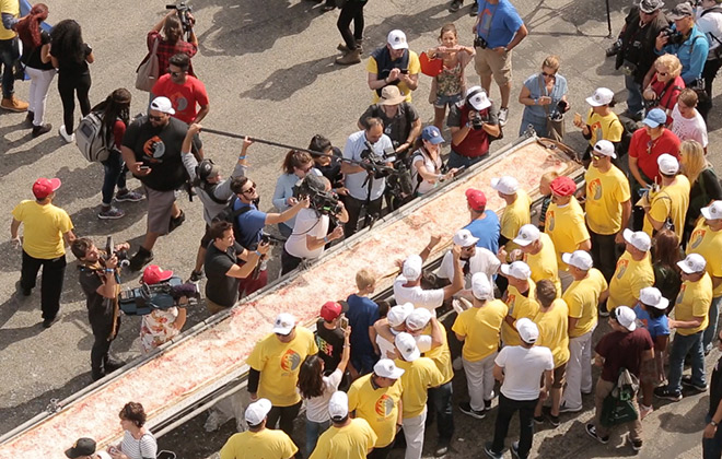 Longest pizza | Guinness World Records