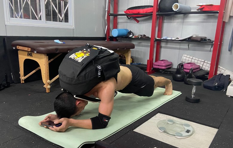 Longest time in an abdominal plank position with a 100 lb pack ...