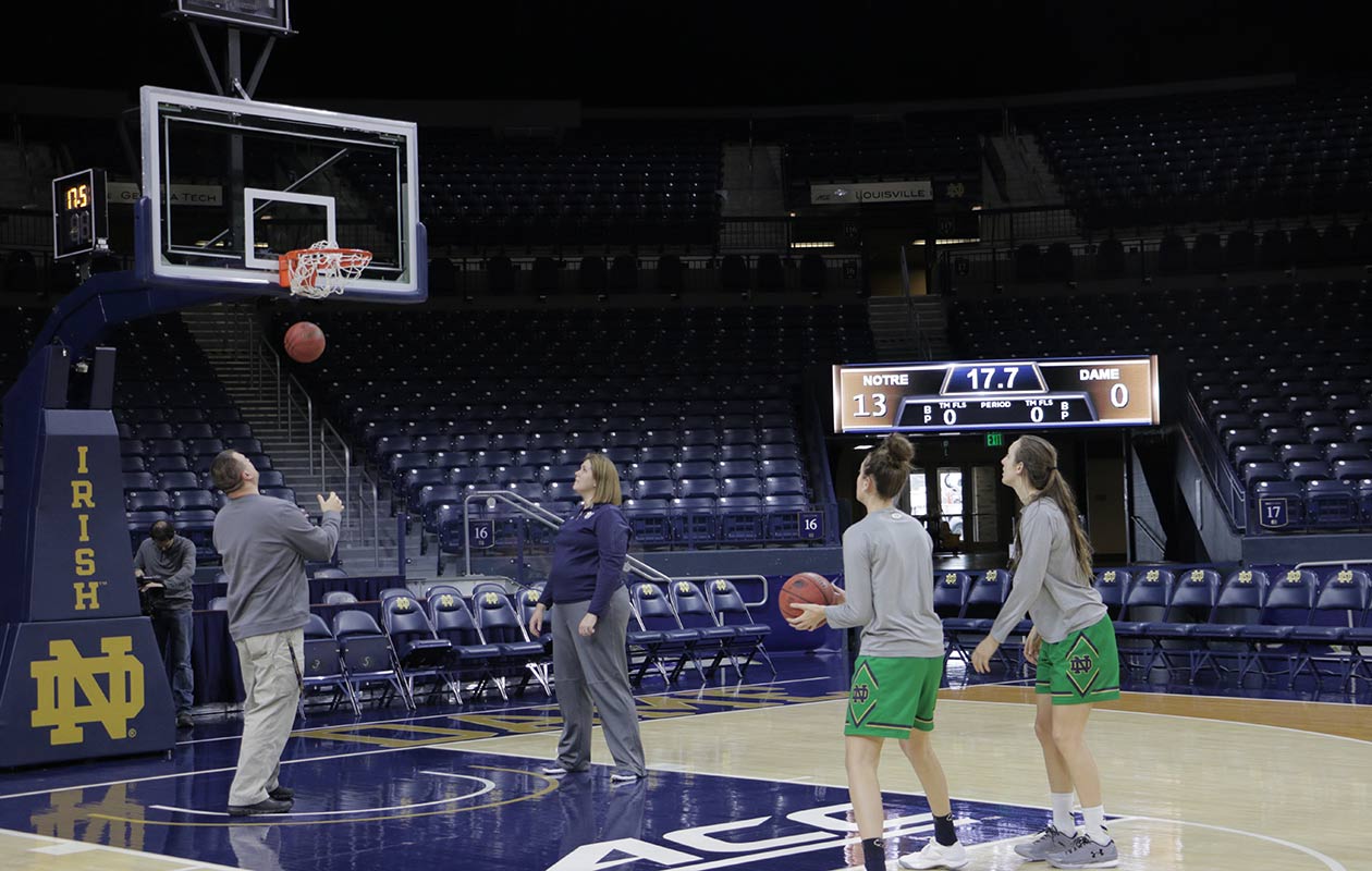 Most basketball free throws in one minute by a female pair (two balls ...